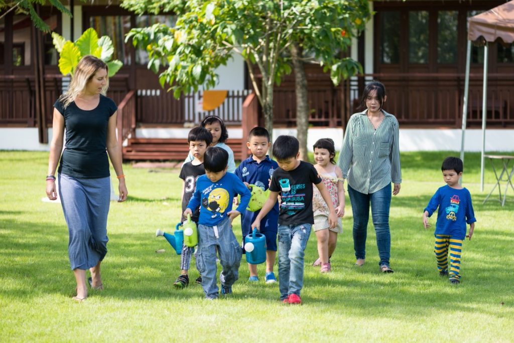 Benefits of Outdoor Play for Young Children - Kidz Village ...